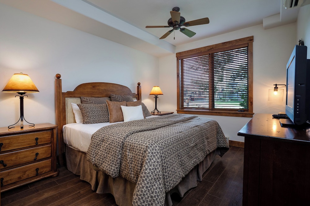 Tl2101 | Inviting Mountain Style | Beautiful Décor | Hot Tubs | Winter Shuttle - Steamboat Springs, CO