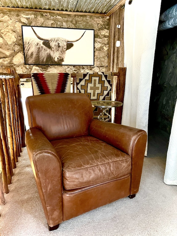 Robert Wood Art Cottage - Near Floores Country Store, Seaworld & Fiesta Texas - Kallison Ranch - San Antonio