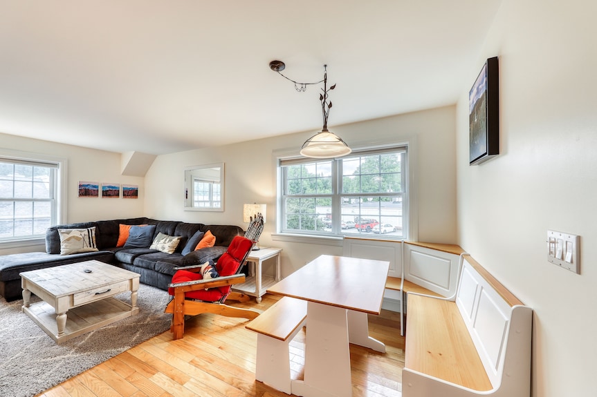 斜面と湖の近くにある清潔で明るいコンドミニアム-徒歩圏内にある便利なレストランへ! - ストー, VT