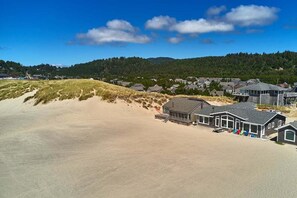 Bailey's Place-lux modern beachfront. Single level. Reviews, Deals ...