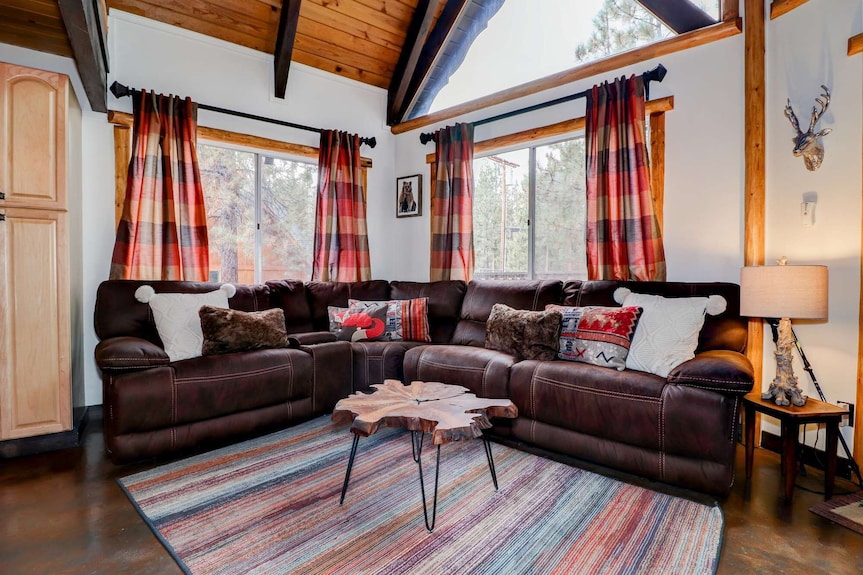 The Rusthy Bear By Destination Big Bear : Luxury! Internet! Great Central Location! Propane Bbq! - California