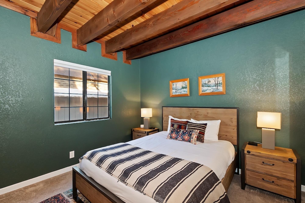 Summit Creek Pines: Gas Bbq! Fenced Yard With Spa! - Big Bear Lake, CA