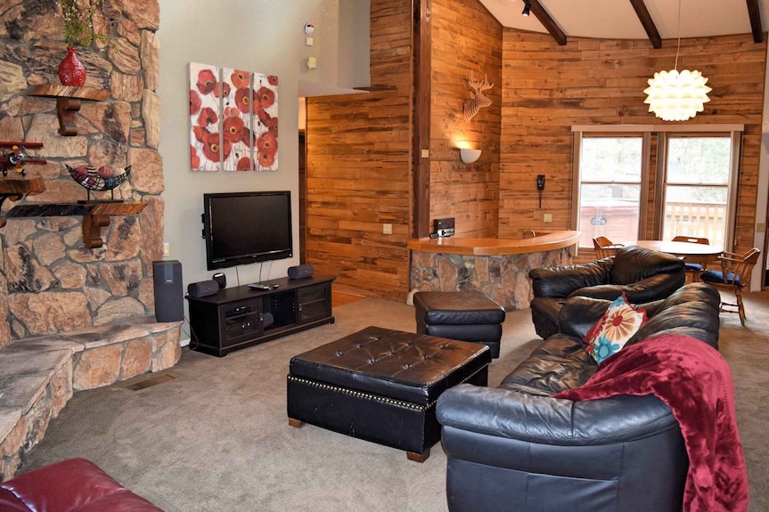 Ursa Manor: Spa! Internet! Câble Premium! Custom Built! Suite Maître! Un Barbecue! Wet Bar! Grande Cuisine! - Californie