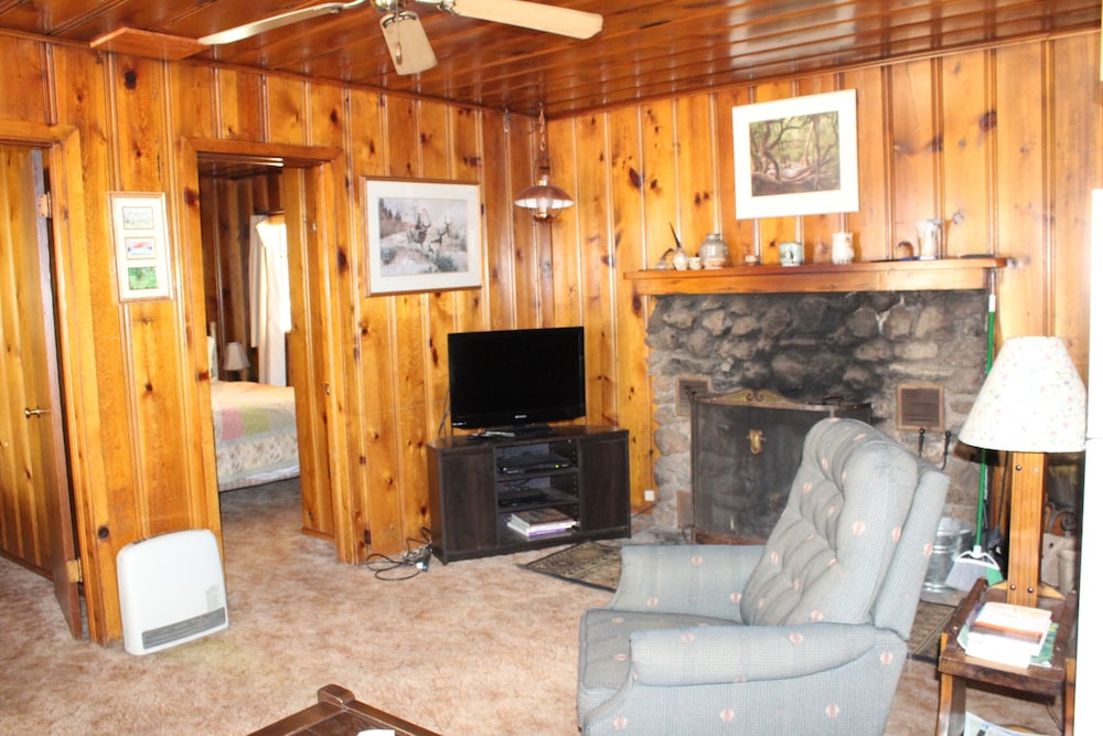 Maple Cozy Rustic Cabin In The Pines - Greer, AZ