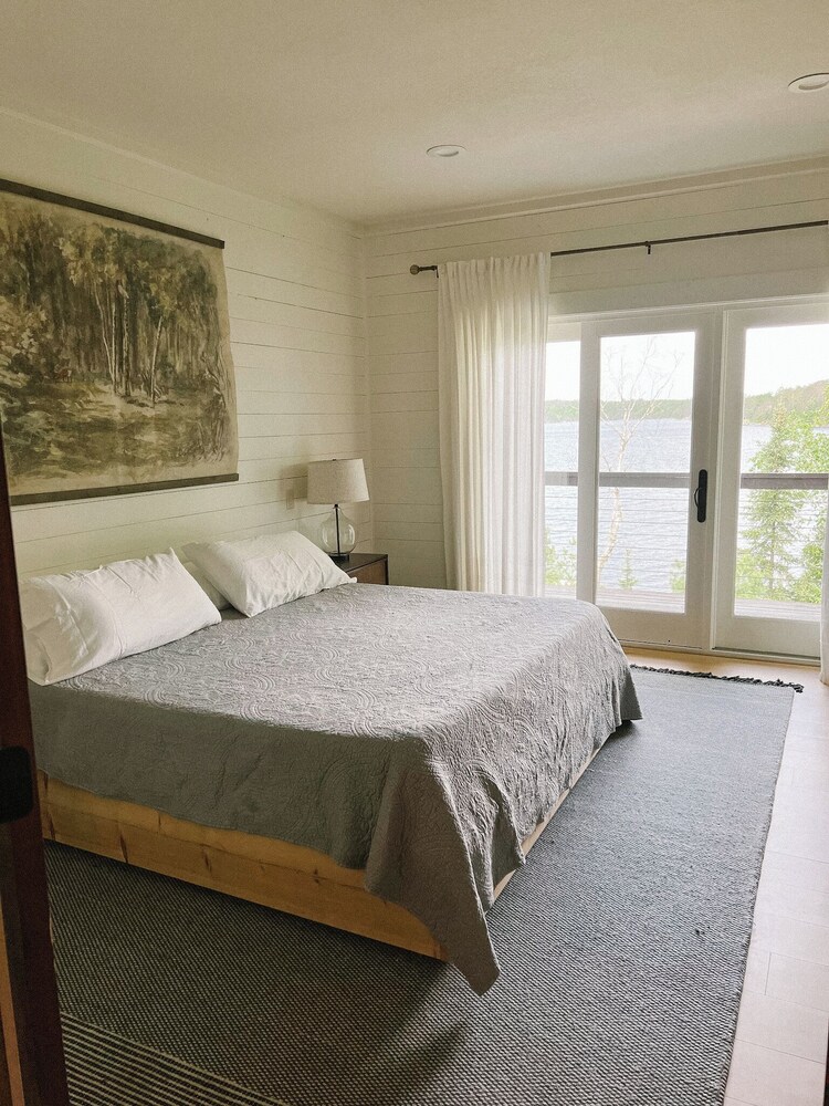 Six Bedroom, Five 1/2 Bath Private Home On Lake Vermilion With Resort Amenities - Cook, MN