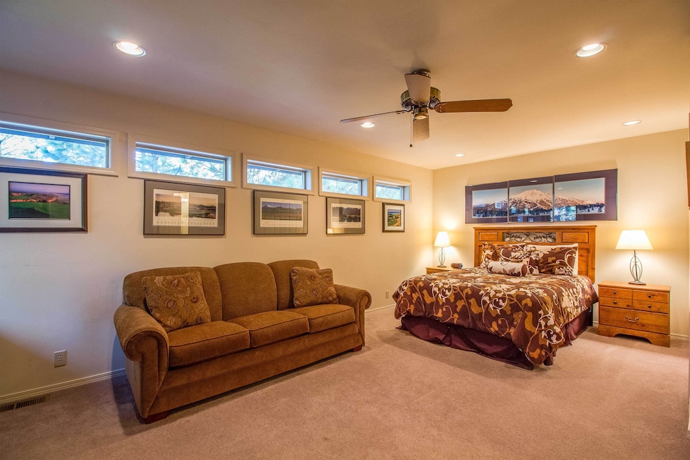 Cypr10 - Huge Home, 2 Suites, Dog Friendly, Hot Tub - Oregon