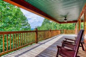 7 Bedroom Cabin - Sleeps 32 - Mountain View - Sevierville | Vrbo