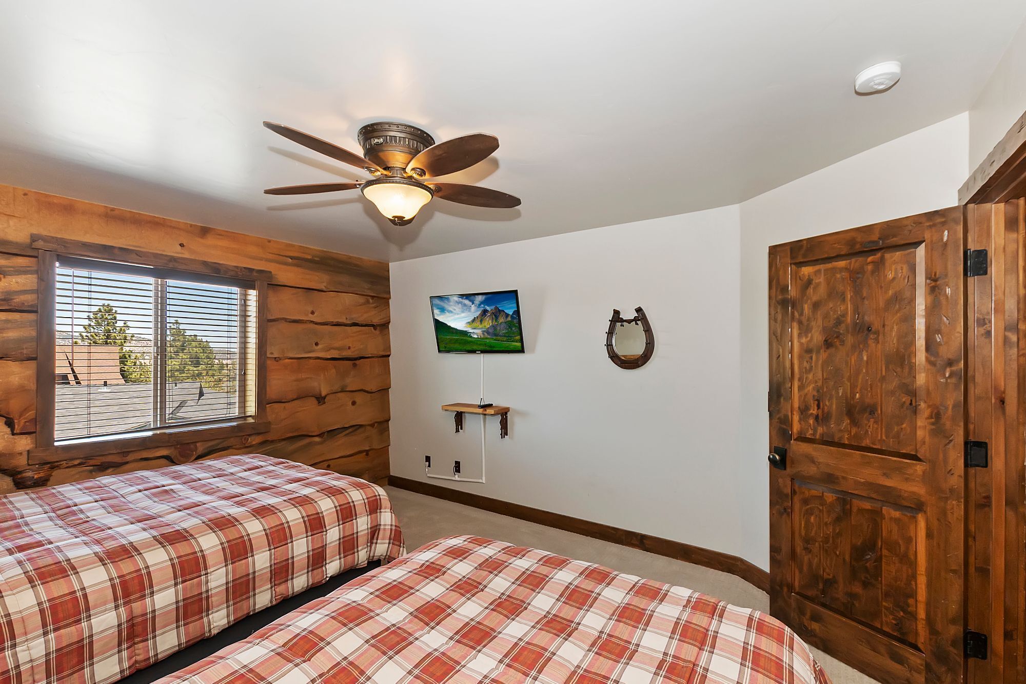 Howling Wolf Lodge by Destination Big Bear : Luxury! Views of Bear ...
