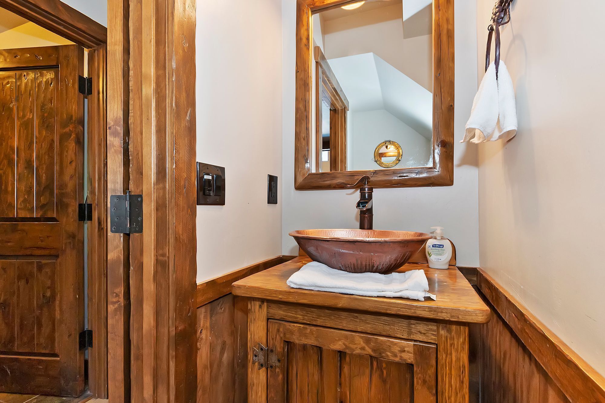 Howling Wolf Lodge by Destination Big Bear : Luxury! Views of Bear ...