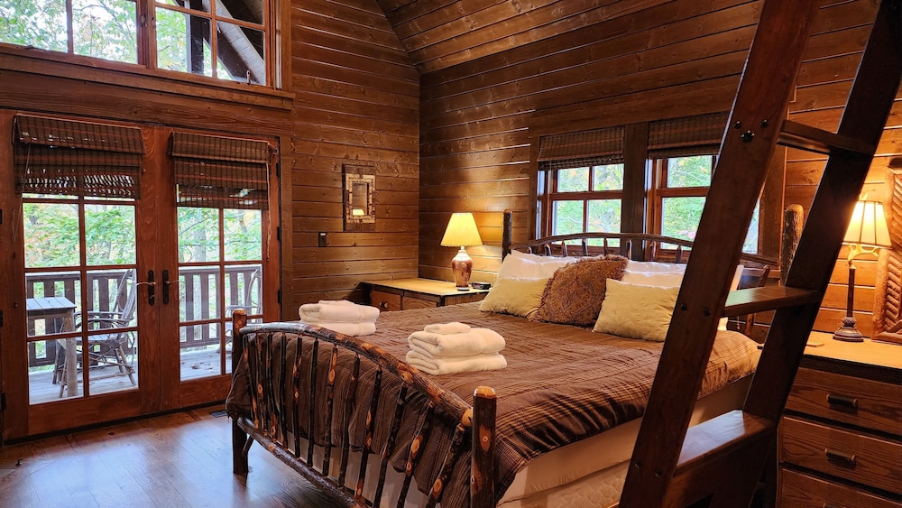 Wild Turkey's Roost By Carolina Mornings | Jetted Tub, Fireplace🔥+biltmore Pass - Black Mountain, NC