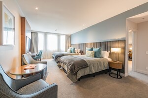 Suíte família | Frigobar, cofres nos quartos, escrivaninha