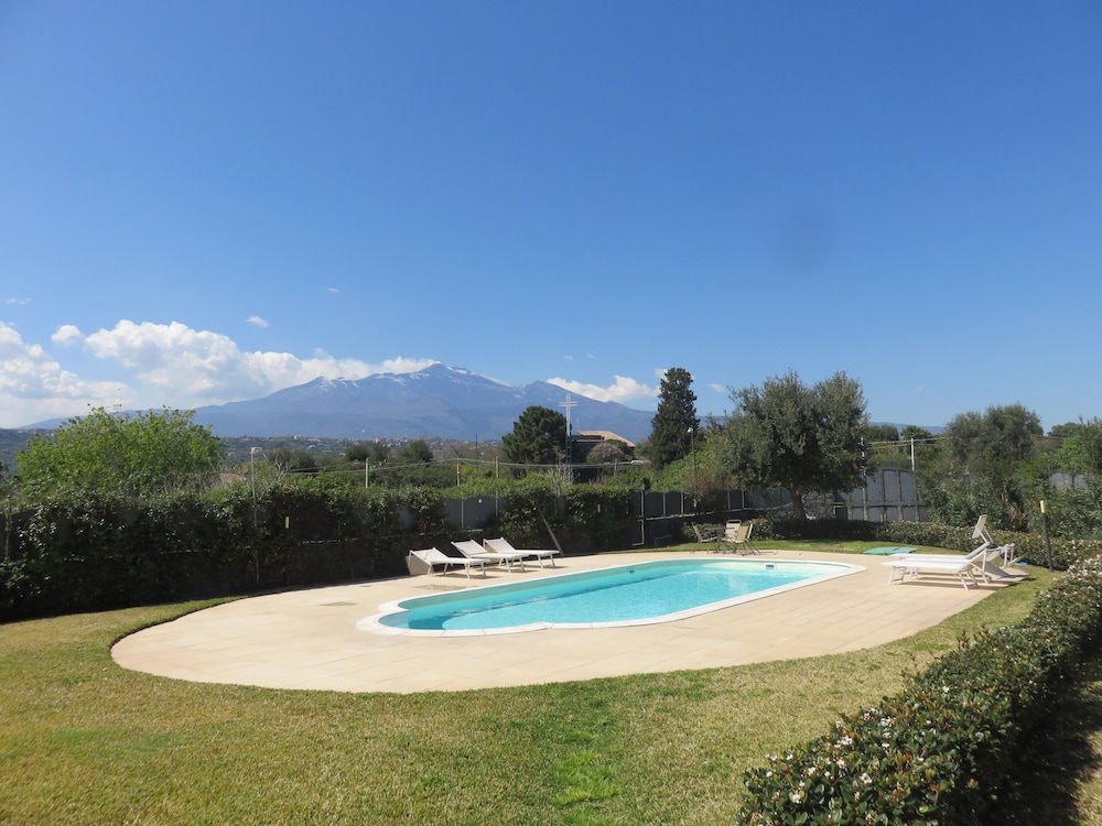 Comfortable Apartment With Private Terrace, Swimming Pool Overlooking The Sea - Milo