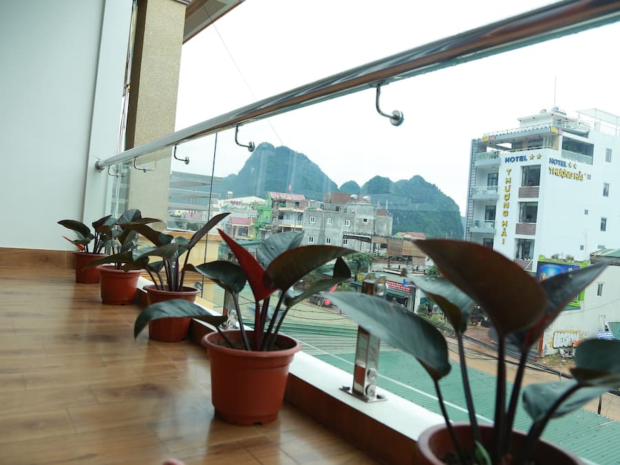 Quarto triplo standard, sacada, vista para a cidade | Sacada