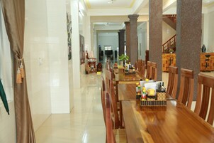 Café da manhã com pratos da culinária local grátis todos os dias