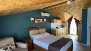 Quarto Duplo Deluxe, 1 quarto, não fumadores, vista para o mar | 1 quarto, roupa de alta qualidade, com mobília individualizada