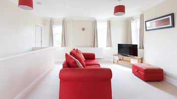 Apartamento Comfort, 1 quarto, Vista para a cidade | Sala | Televisor de ecrã plano de 42 polegadas com canais digitais, televisor