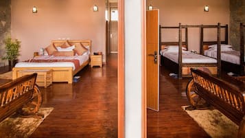 Roupa de alta qualidade, cofre no quarto, secretária