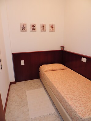 Apartamento (Orchidea) | 2 quartos, roupa de alta qualidade, cofre no quarto, secretária 