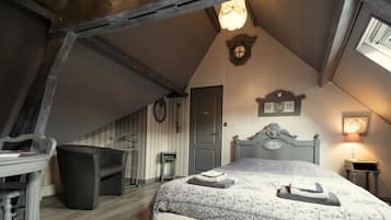 Quarto Duplo (La Shabby Chic) | Com decoração personalizada, com mobília individualizada, secretária