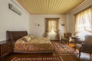 Quarto casal | Escrivaninha, Wi-Fi de cortesia