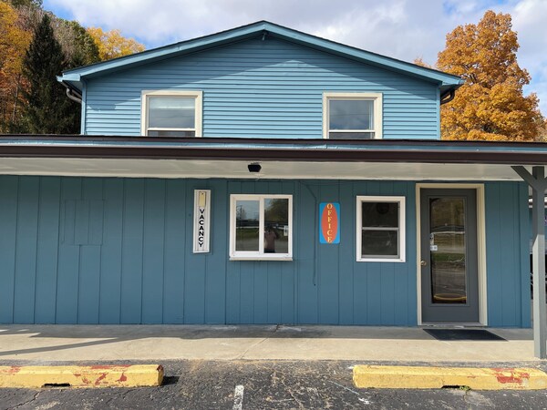 Royal Motel - Brown County, IN