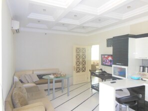 TV de ecrã plano, lareira 