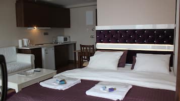 Estúdio econômico, 1 quarto | Área de estar | TV LCD