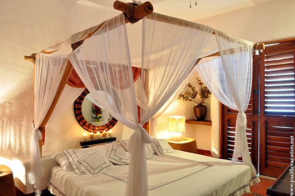 Villa Bahia At Pacific Vacation | Staypv With Full Staff - Zihuatanejo