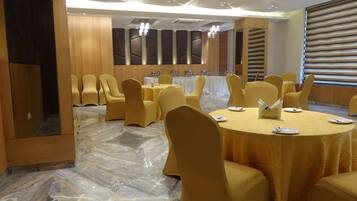 Pequeno-almoço (350.00 INR por pessoa)