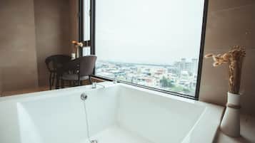 Quarto Duplo Deluxe, vista para o oceano | Banheira de imersão total