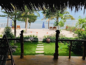 Bangalô, vista para a praia, de frente para a praia | Frigobar, escrivaninha, cortinas blackout, quartos à prova de som