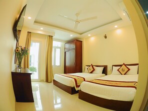 Quarto Twin Sénior | Minibar, cofre no quarto, com mobília individualizada, secretária 