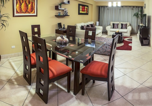 Beau 3-bedroom Condo Dans Great Location - Pérou