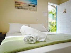 Suíte econômica, 1 cama de casal | Frigobar, Wi-Fi de cortesia, roupa de cama