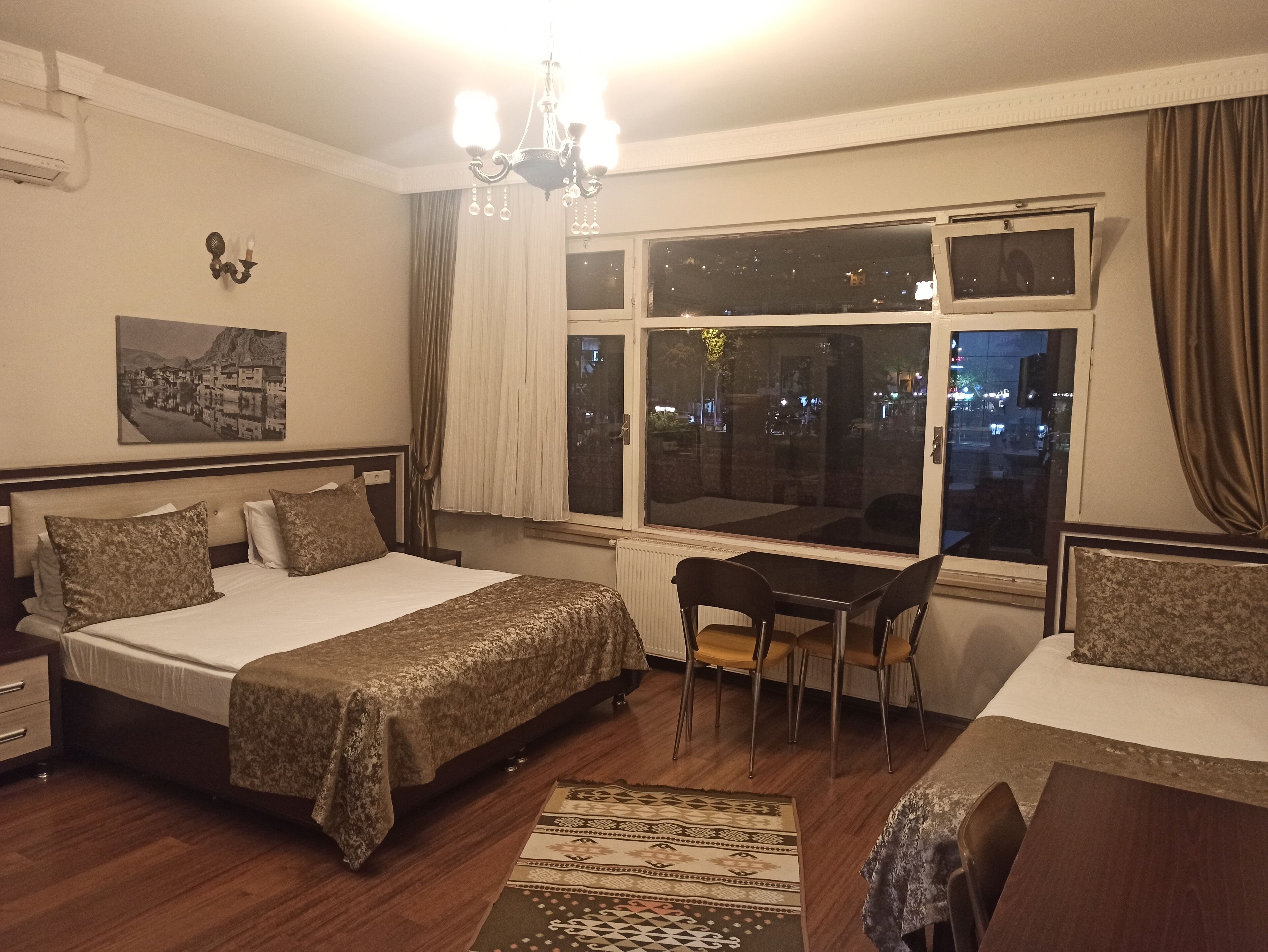 TRIPLE ROOM WITH RIVER VIEW | Roupa de alta qualidade, roupa de cama fornecida 