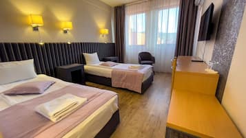 Quarto casal ou duplo clássico | Frigobar, escrivaninha, cortinas blackout, quartos à prova de som