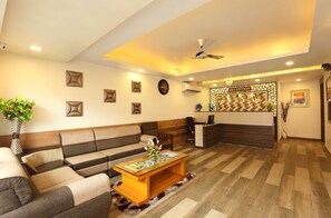 Área de estar no saguão