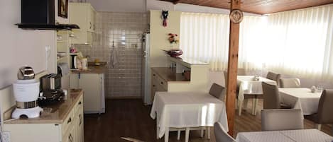Café da manhã continental grátis todos os dias