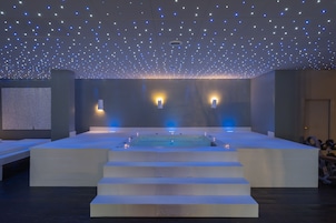 Sauna seca, banheira de hidromassagem, banho turco/hammam, massagens