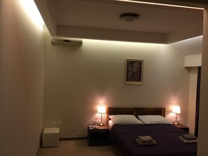 Cortinas blackout, Wi-Fi de cortesia, roupa de cama