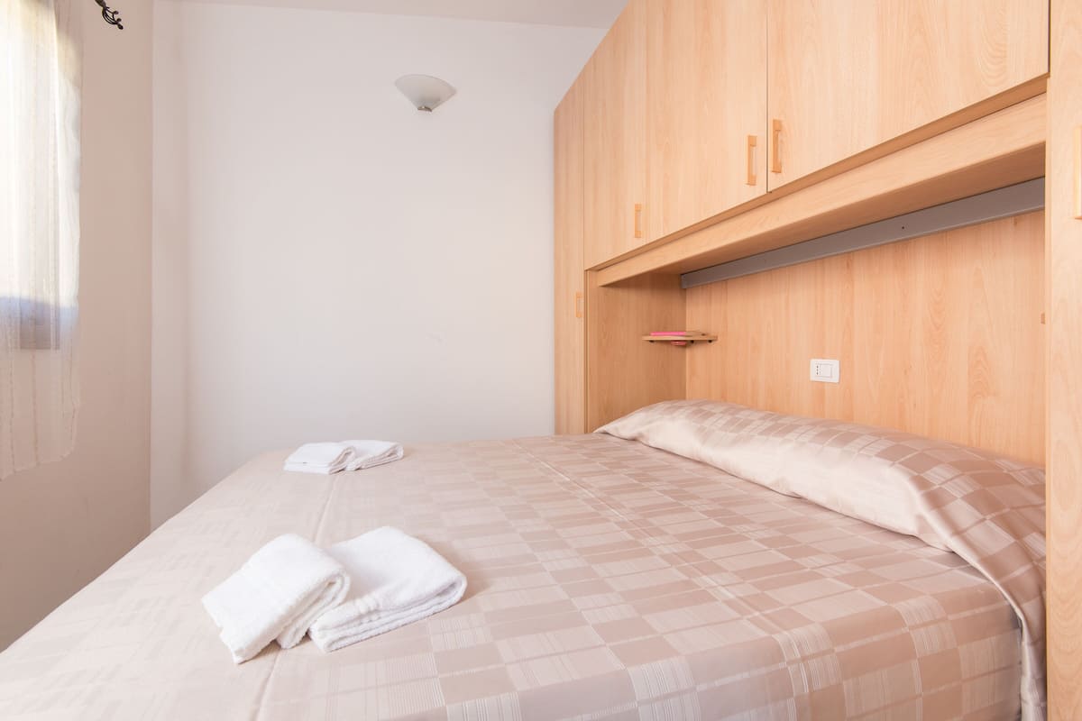 Bungalow, 2 quartos | Berços/camas para crianças