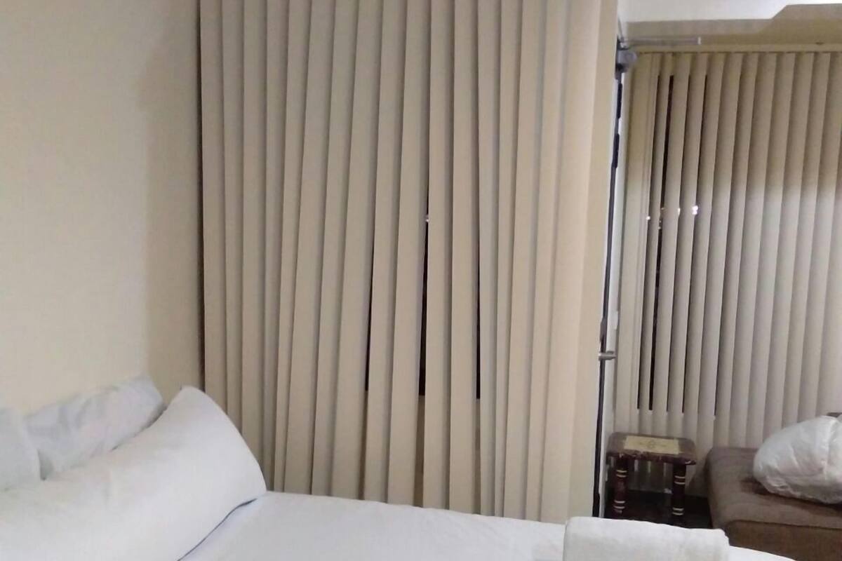 Apartamento Superior em Condomínio Fechado, várias camas, fumadores, acesso à piscina | Secretária, ferro/tábua de engomar, camas desdobráveis