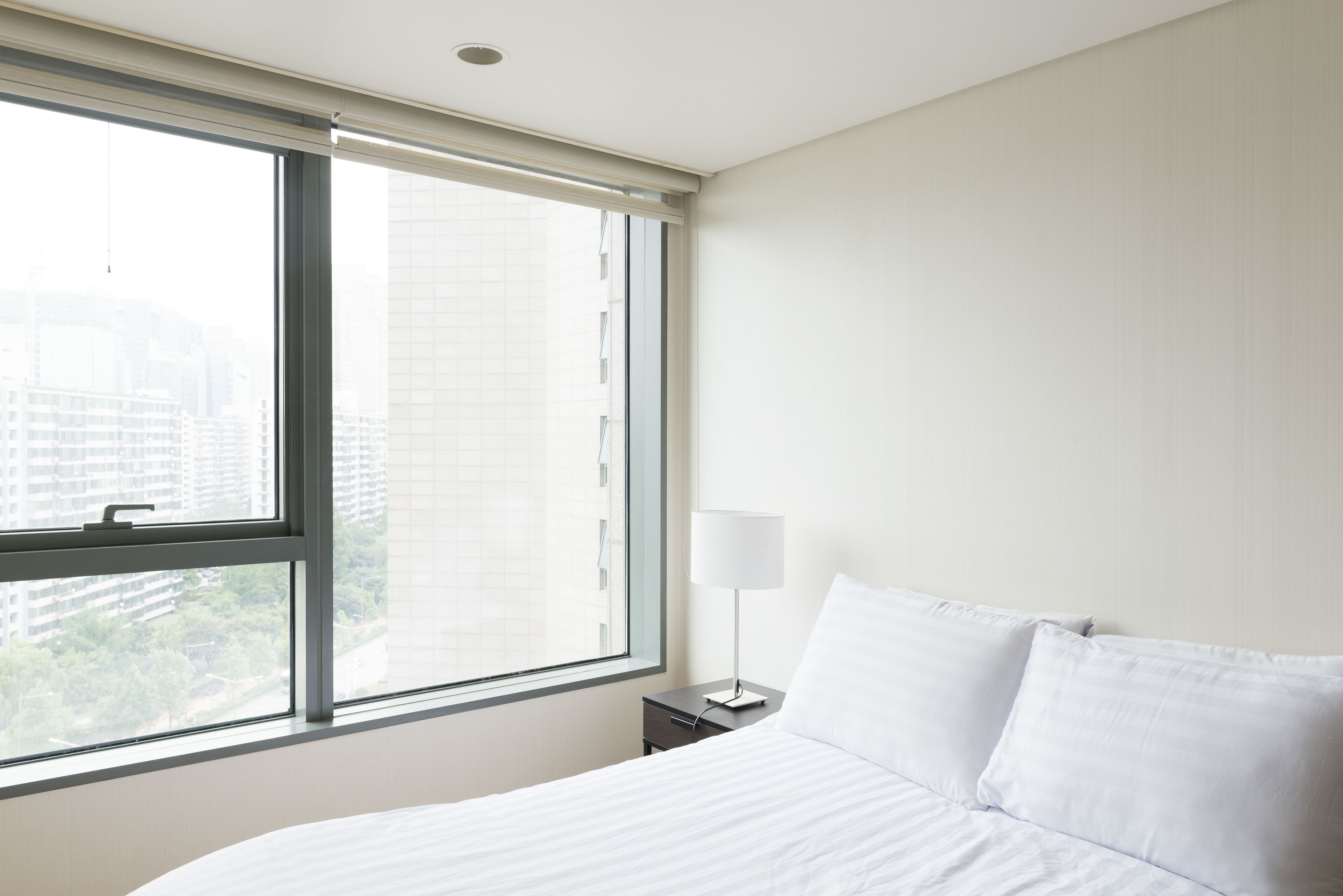 Apartamento real, 1 cama Queen, geladeira e micro-ondas | 1 quarto, Wi-Fi de cortesia