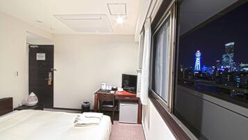 Quarto duplo premium, para não fumantes | Roupas de cama premium, edredons de pluma, escrivaninha