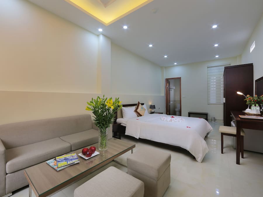 Quarto quádruplo família (with Skyline Window) | Frigobar, cofres nos quartos, escrivaninha, quartos à prova de som