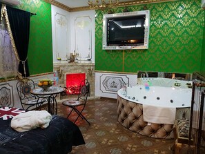 Quarto casal | Roupas de cama premium, frigobar (abastecido com alguns itens grátis)