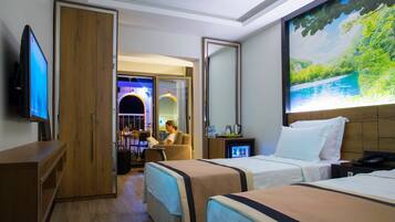 Quarto Deluxe | Minibar, cofre no quarto, quartos insonorizados, ferro/tábua de engomar