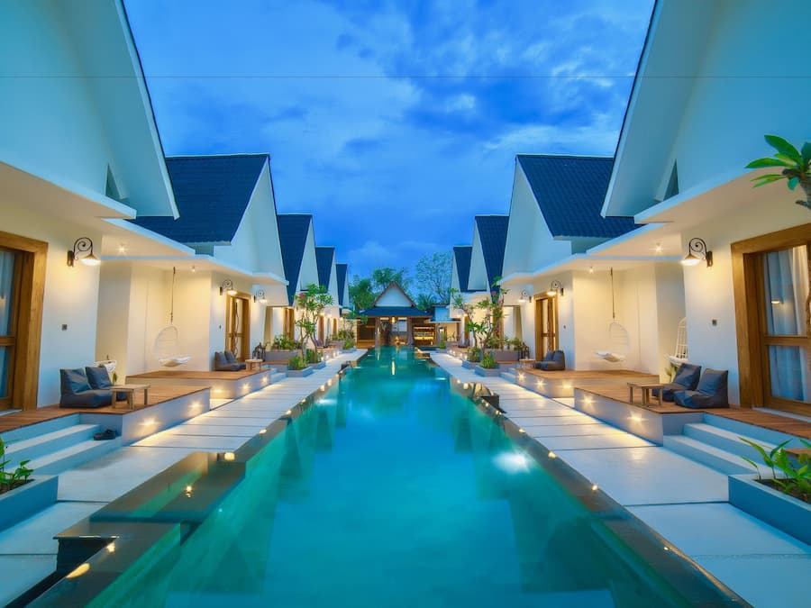 Piscina exterior, da(s) 7:00 à(s) 18:00, espreguiçadeiras