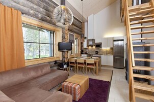 Apartamento, 2 quartos, sauna seca (74 m2) | Área de estar | TV de tela plana, lareira, DVD player