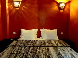 Quarto casal standard, 1 cama de casal, para não fumantes | Edredons de pluma, camas com colchões pillow-top, quartos à prova de som